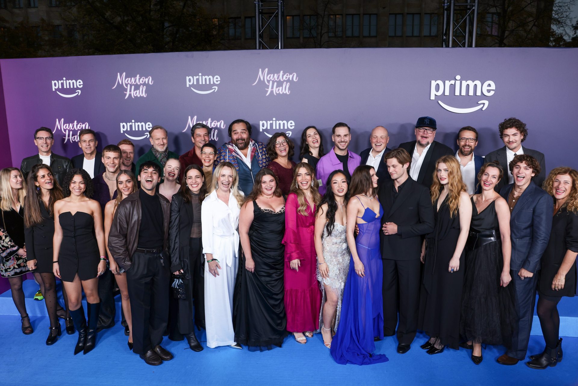 MAXTON HALL – DIE WELT ZWISCHEN UNS Staffel 2 der UFA Fiction Serie ...